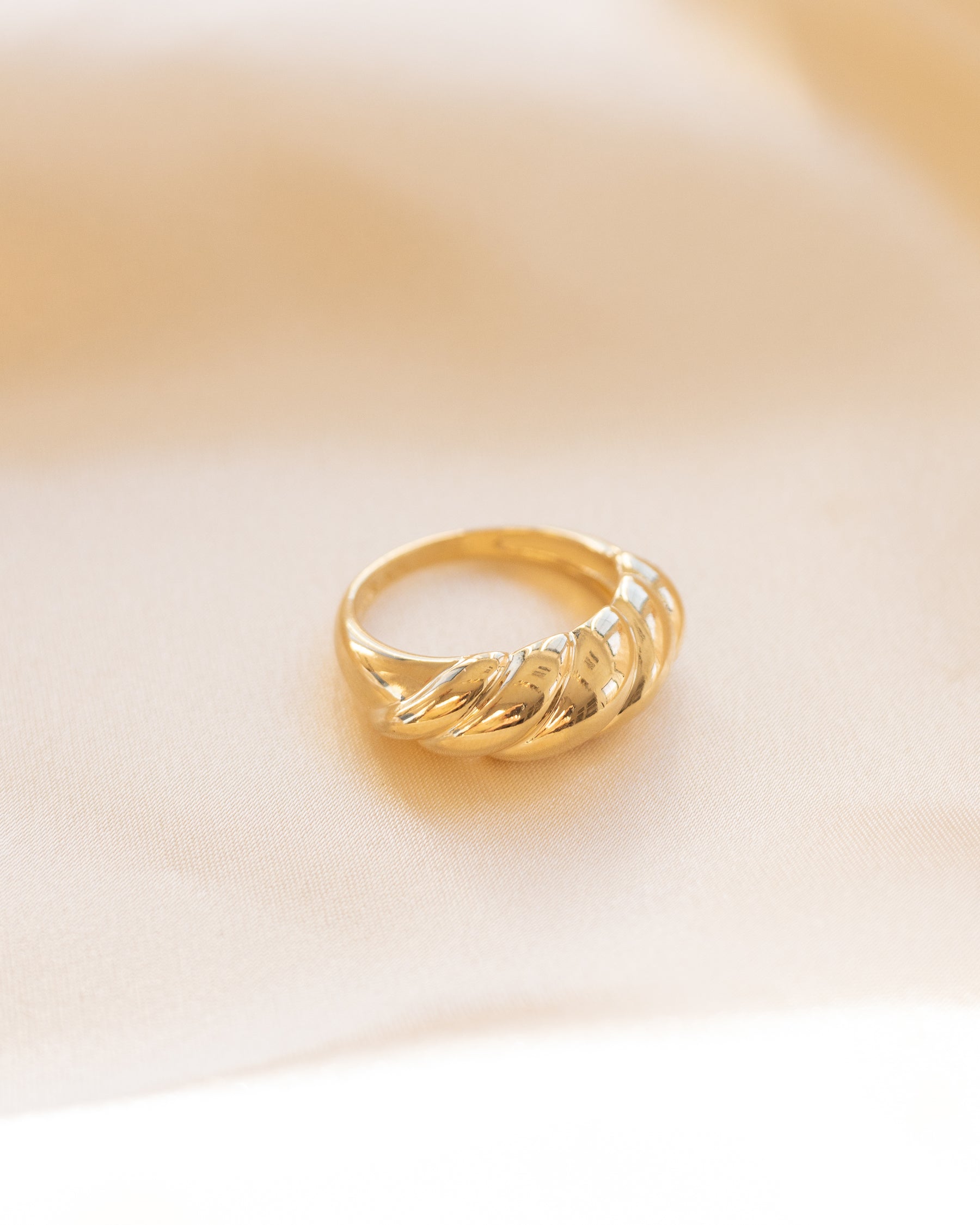 Rings– Falling for dainty