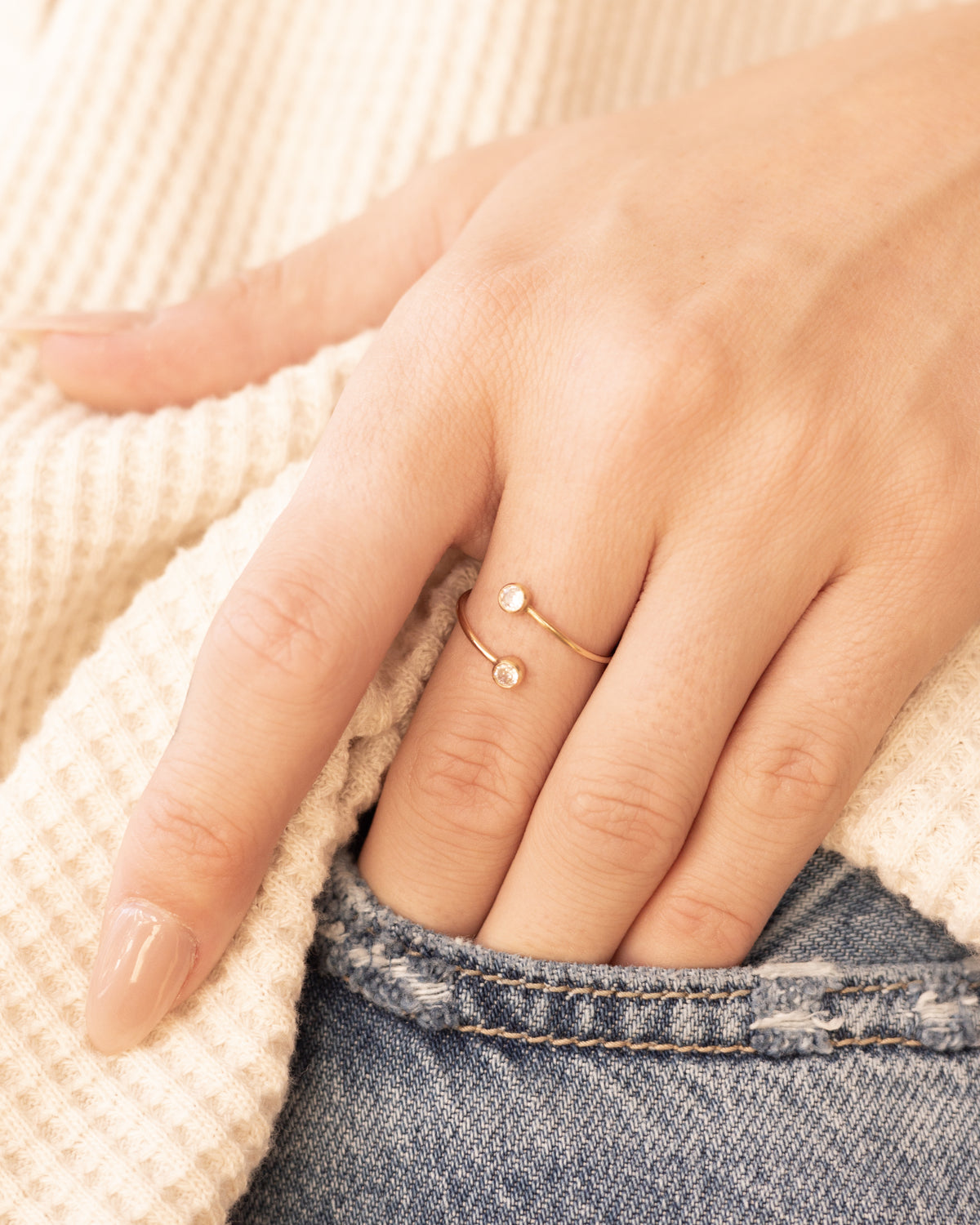 Amelia Ring– Falling for Dainty
