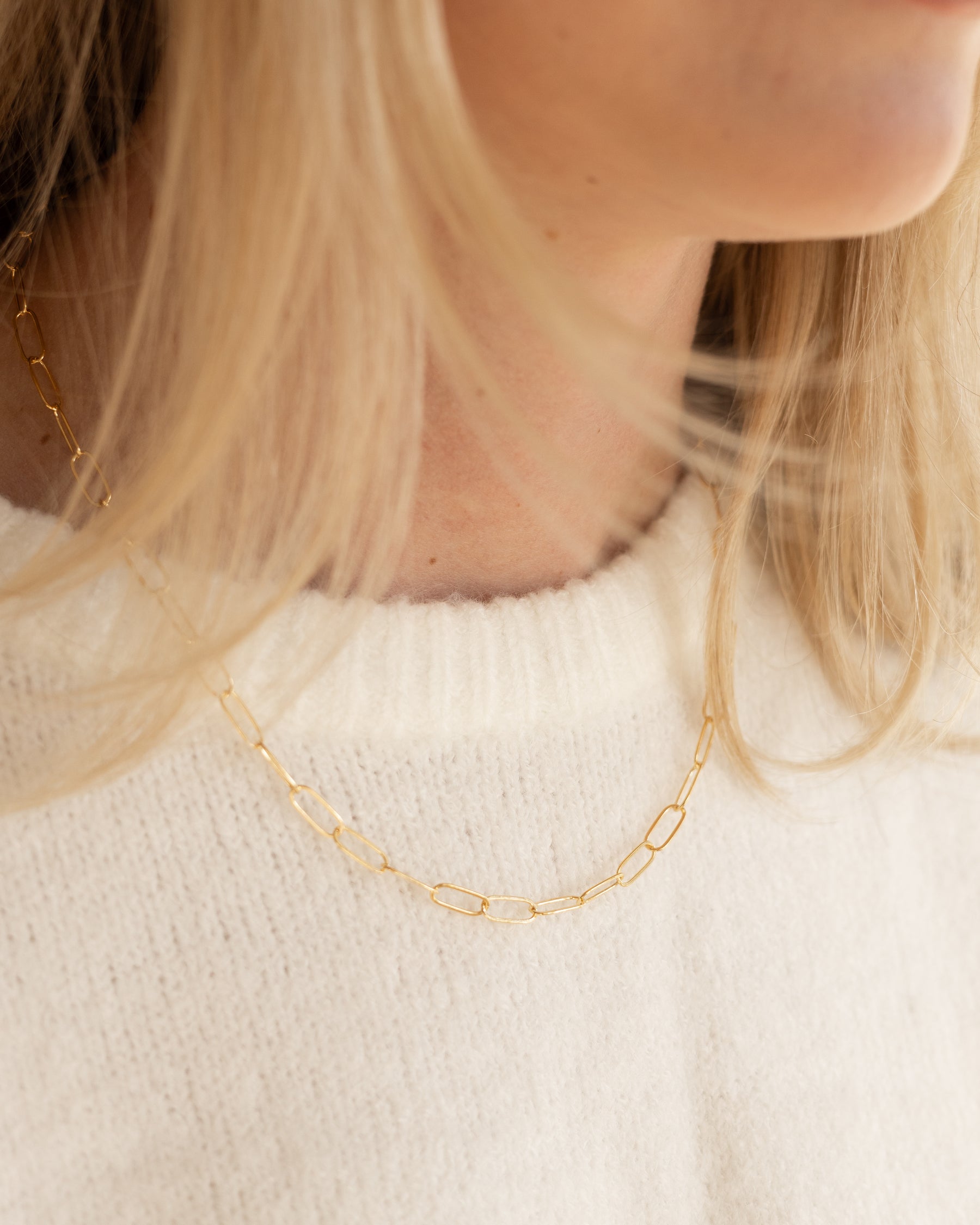 The Charm Bar– Falling for dainty