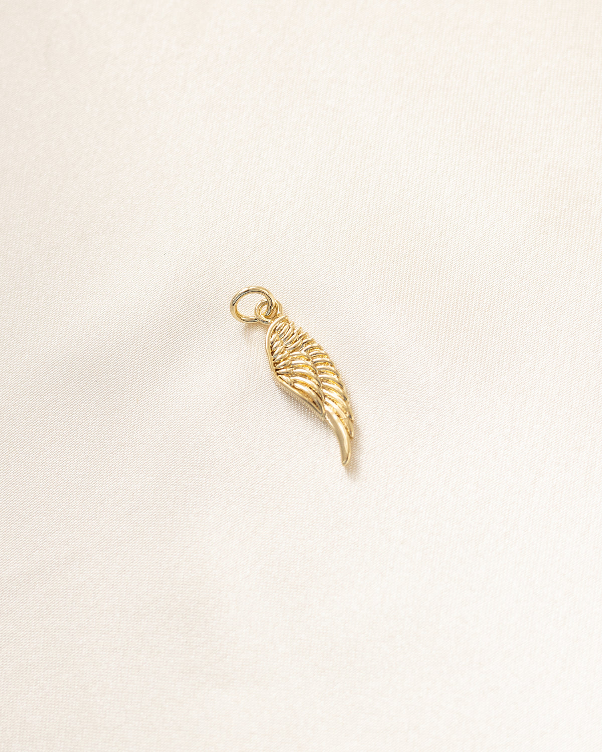 Wing Charm– Falling for Dainty