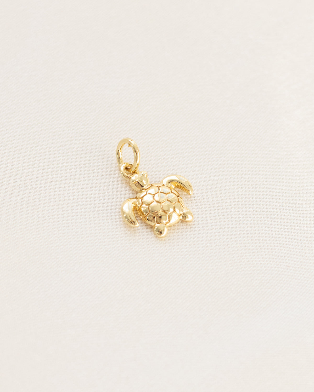 Turtle Charm– Falling for dainty